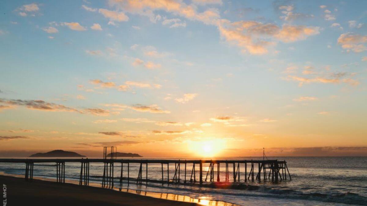 Conheça as praias próximas de Joinville para aproveitar a temporada de ...