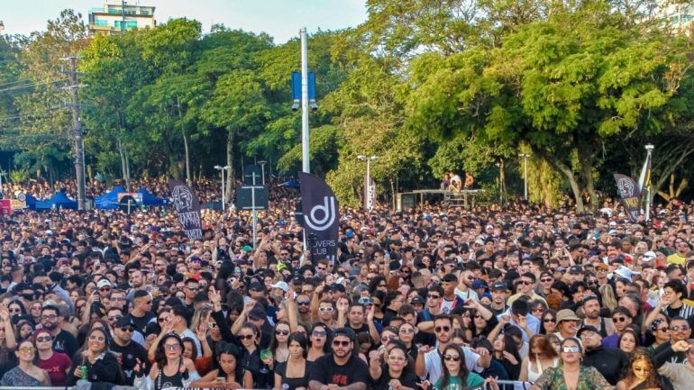 Prefeitura admite que público em show brevemente interrompido na Ponte ...